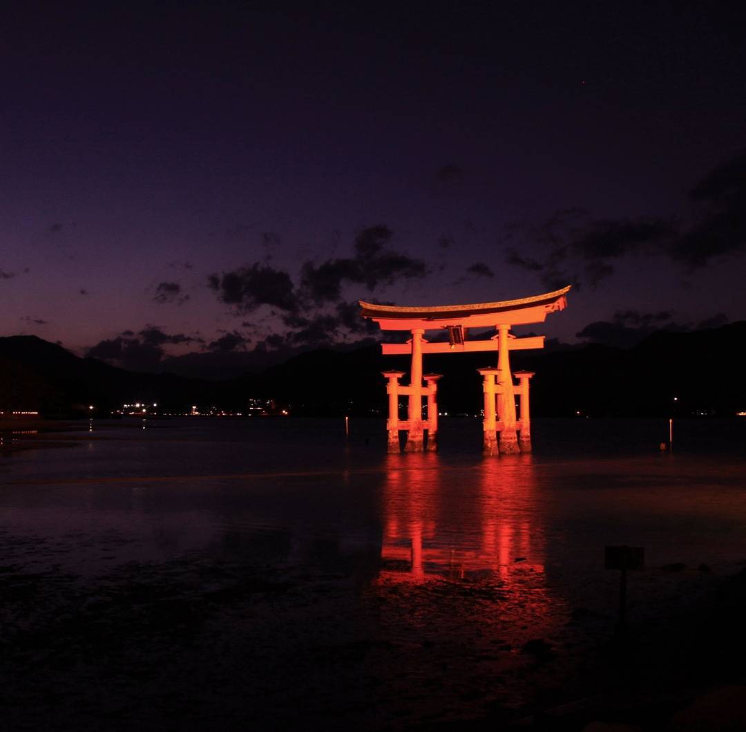 @Visit Japan: Itsukushima shrine lights up the night #VisitJapanAU # ...