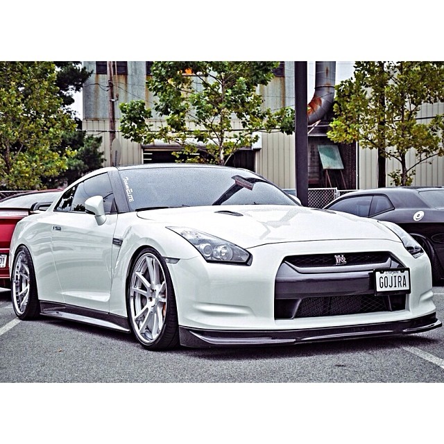 @Nissan GTR: Very clean R35, Rate 1-10! Photo thanks to @stickydiljoe ...