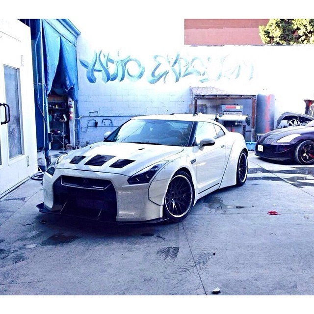 @Nissan GTR: First ever Liberty Walk GTR in USA lowered on ...