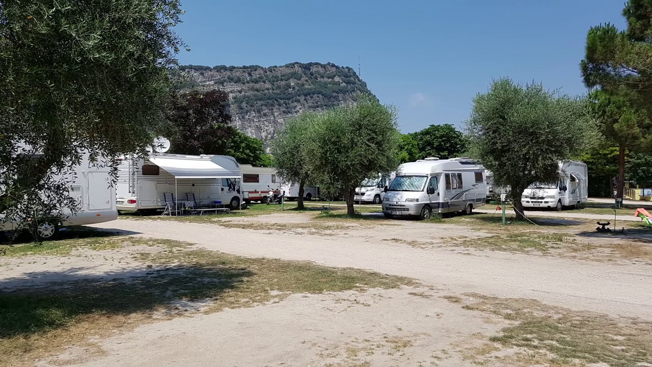 Camper Stop Torbole Wohnmobilstellplatz am Gardasee - Alo Japan All ...