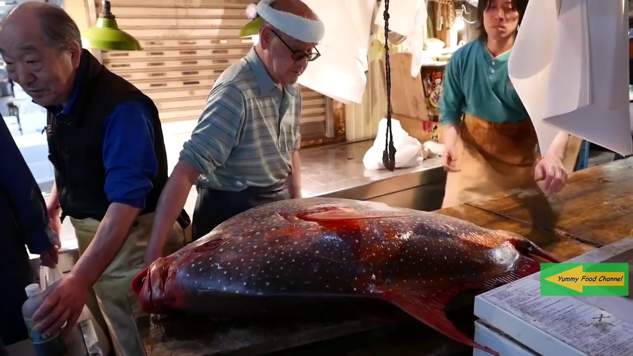Japanese Street Food GIANT SUNFISH Mola Mola Tokyo - Alo Japan
