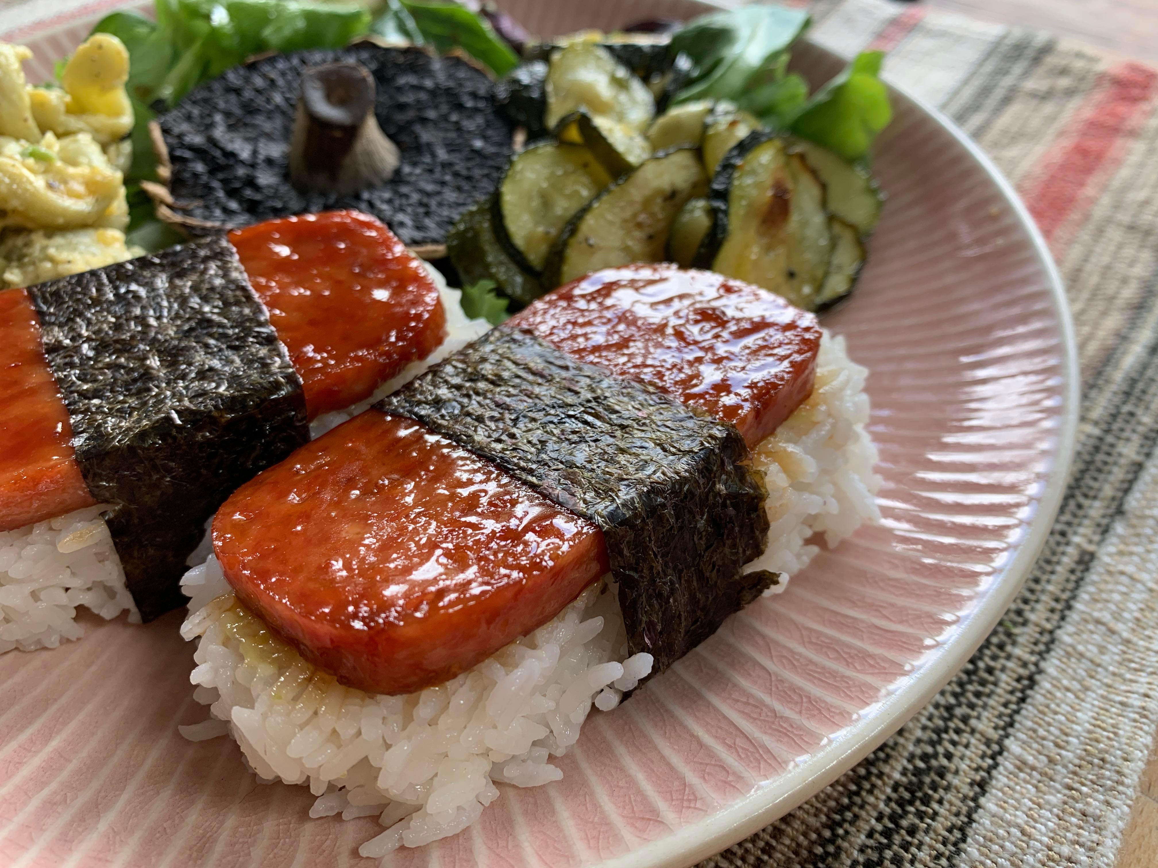 Spam masubi for the first time! - Alo Japan All About Japan