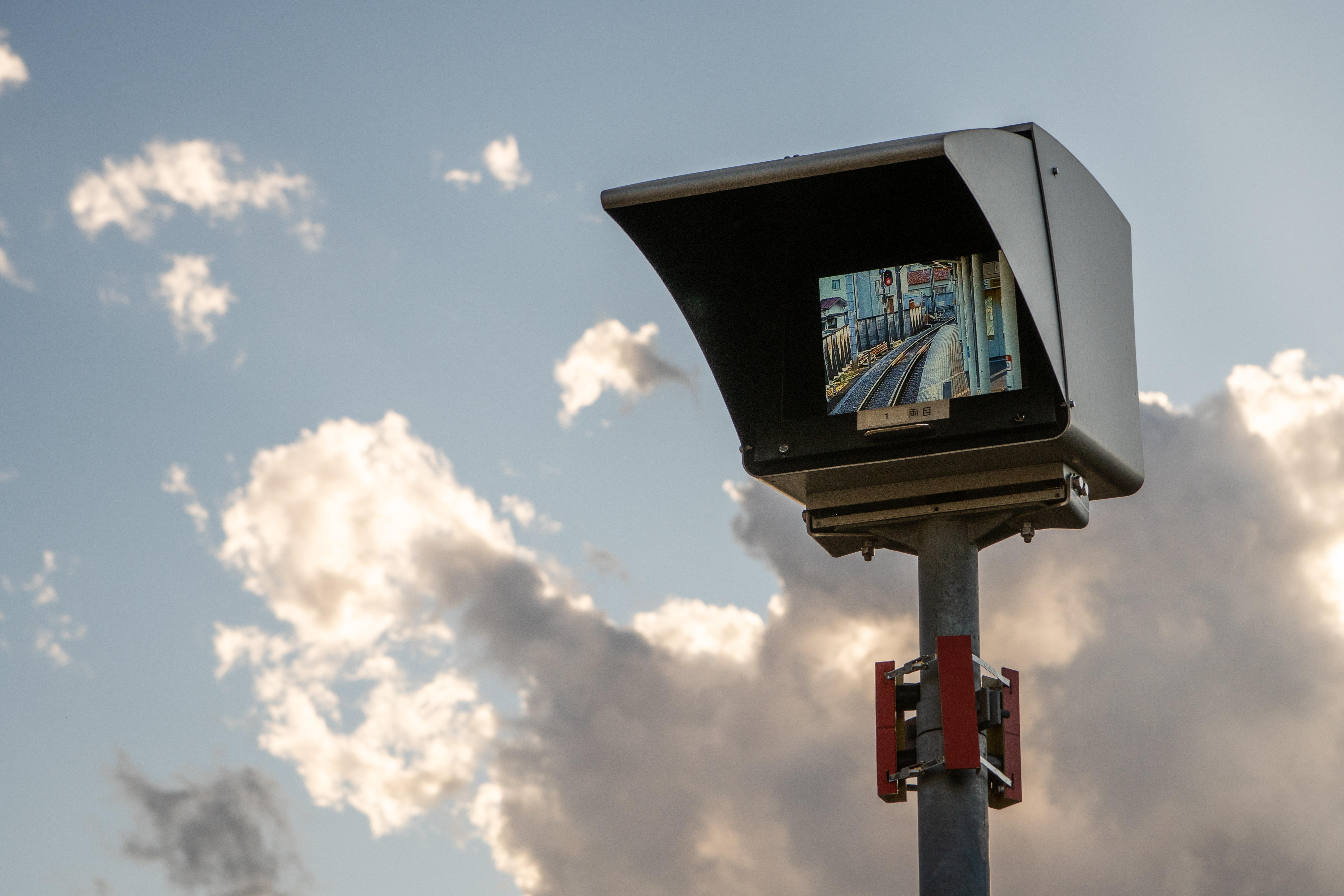 Train platform monitor - Alo Japan