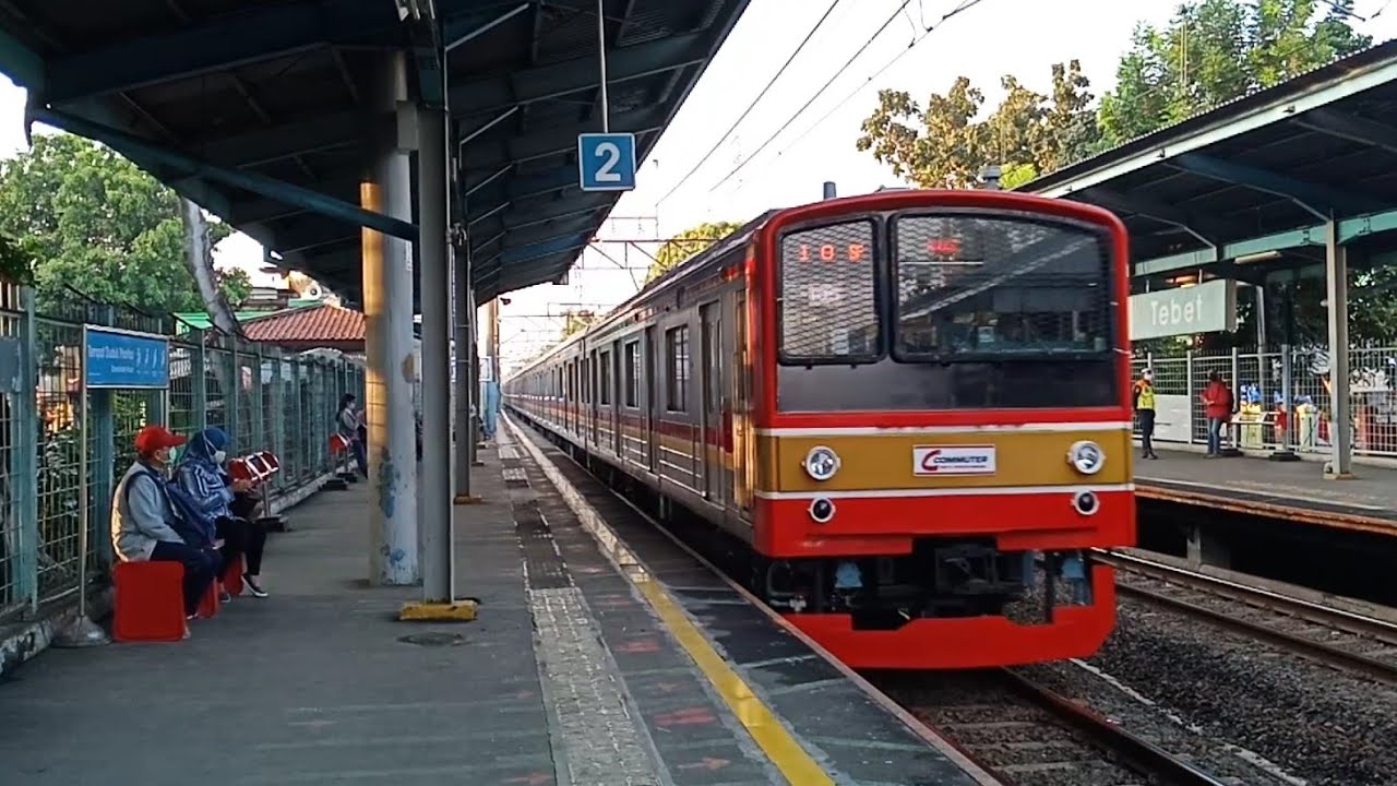 STASIUN TEBET MASUK JALUR 2 KRL COMMUTER LINE TUJUAN ANGKE JALUR 1 ...