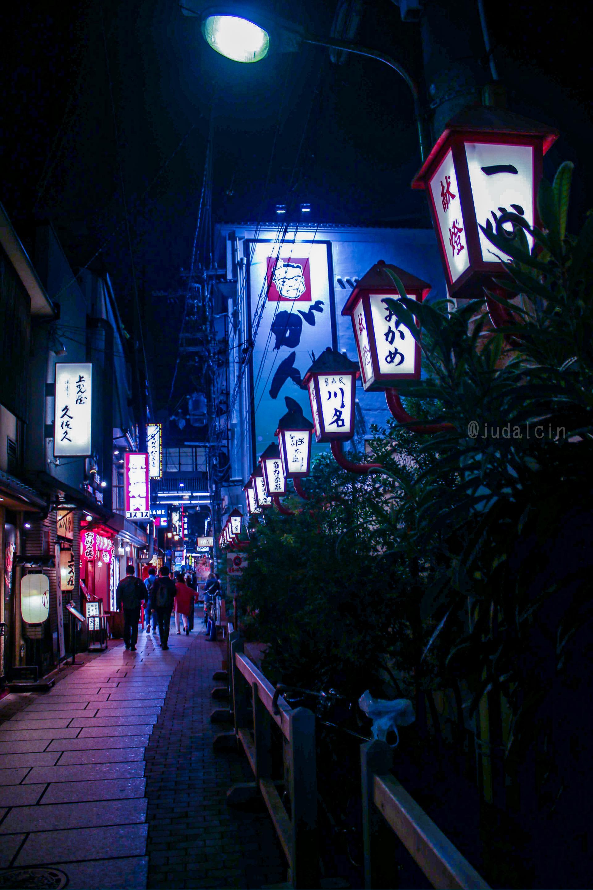 Osaka street light - Alo Japan
