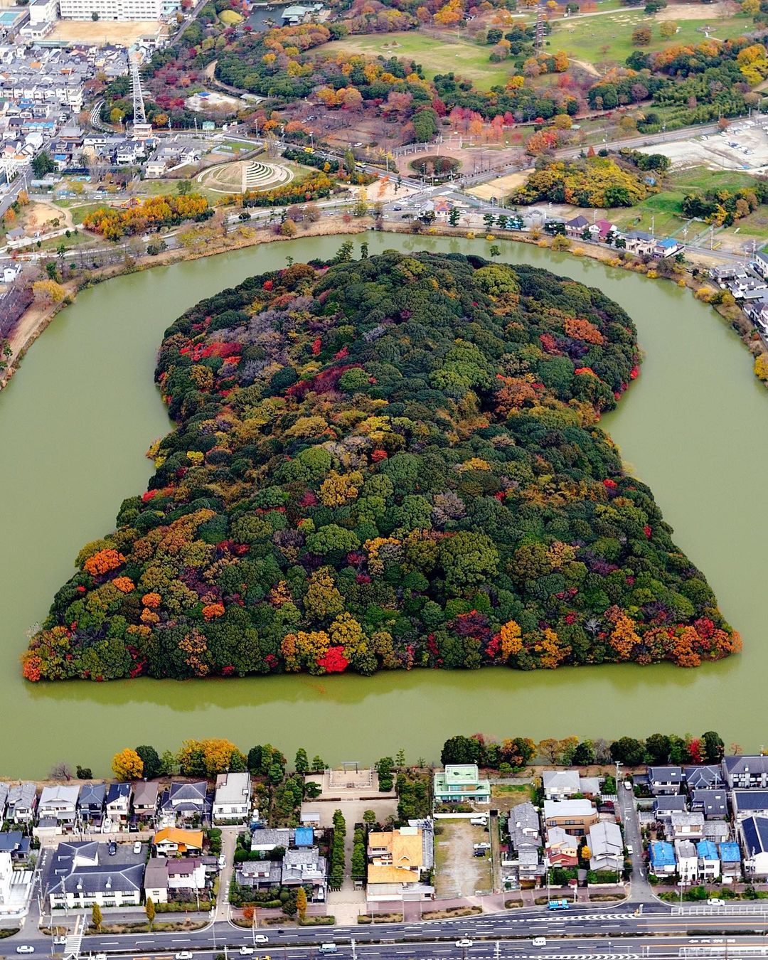 Visit Japan: Who knows where you can find this kaleidoscopic keyhole ...