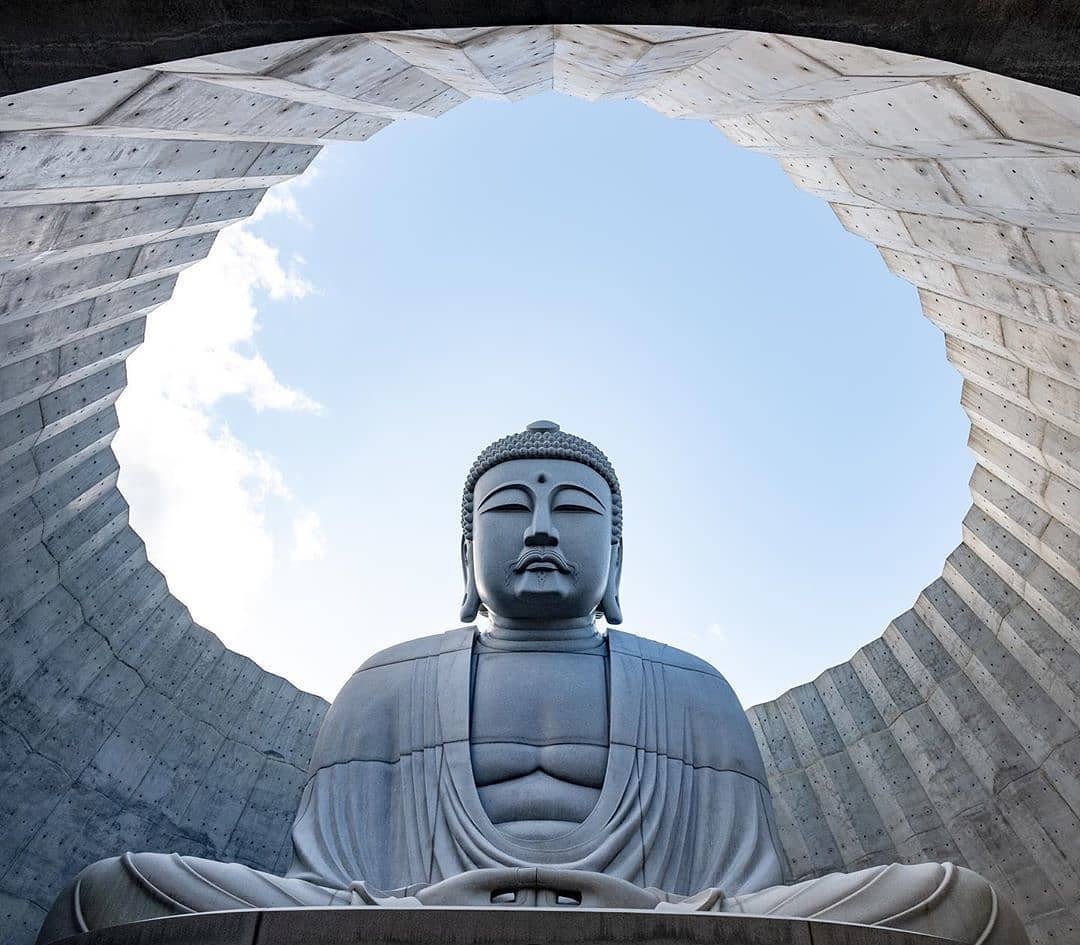 Visit Japan: A halo of sky surrounds the impressive 'Hill of the Buddha ...