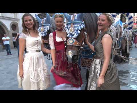 Playboy Wiesn-Playmate 2020 Natascha Hofmann vorgestellt - Alo Japan