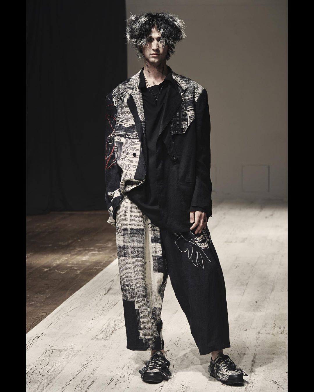 Yohji Yamamoto: Watch and discover the Yohji Yamamoto POUR HOMME Spring/Summer 2022 collection ...