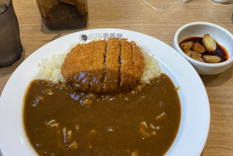 Chicken curry bento for today’s lunch 🍛 - Alo Japan