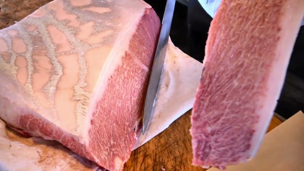 600 lb giant bluefin tuna slice fillets into portions is like A5 ...