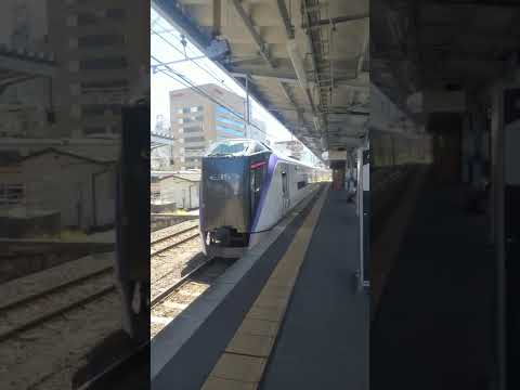 【松本駅】特急 あずさ22号（JR東日本E353系電車）篠ノ井線・中央本線直通 新宿駅行の発車（長野県・鉄道）JR Limited Express Azusa at Matsumoto ...
