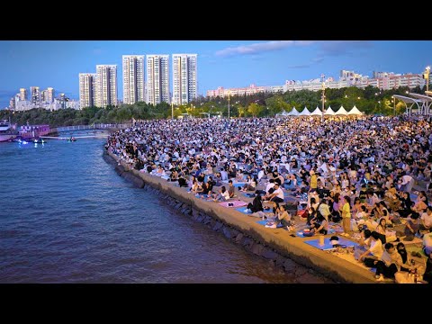 Saturday night when all the Seoulites came out! Han River Park Night ...