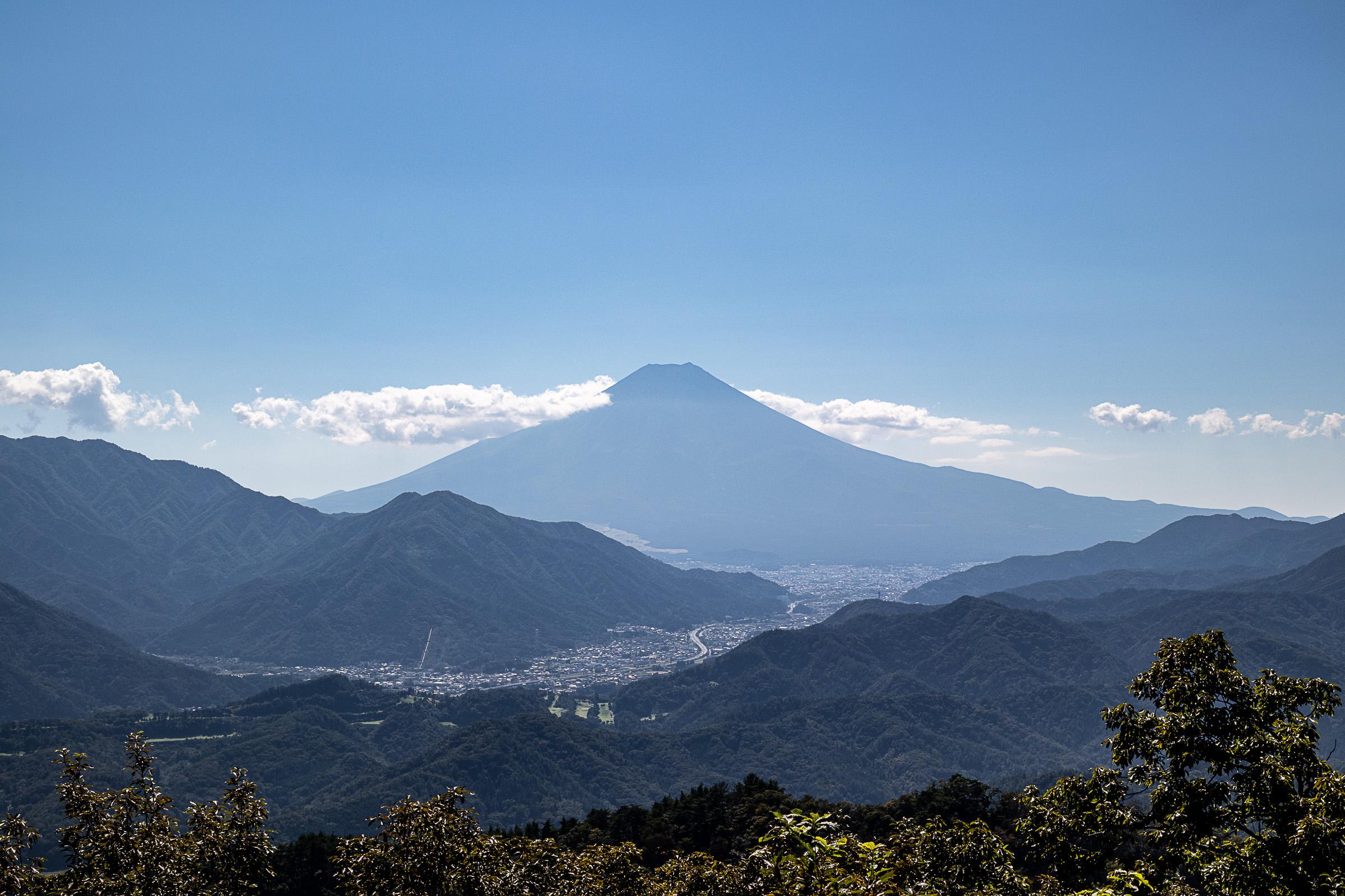View of Mt. Fuji from Mt. Takagawa in Yamanashi, October 2022. - Alo ...