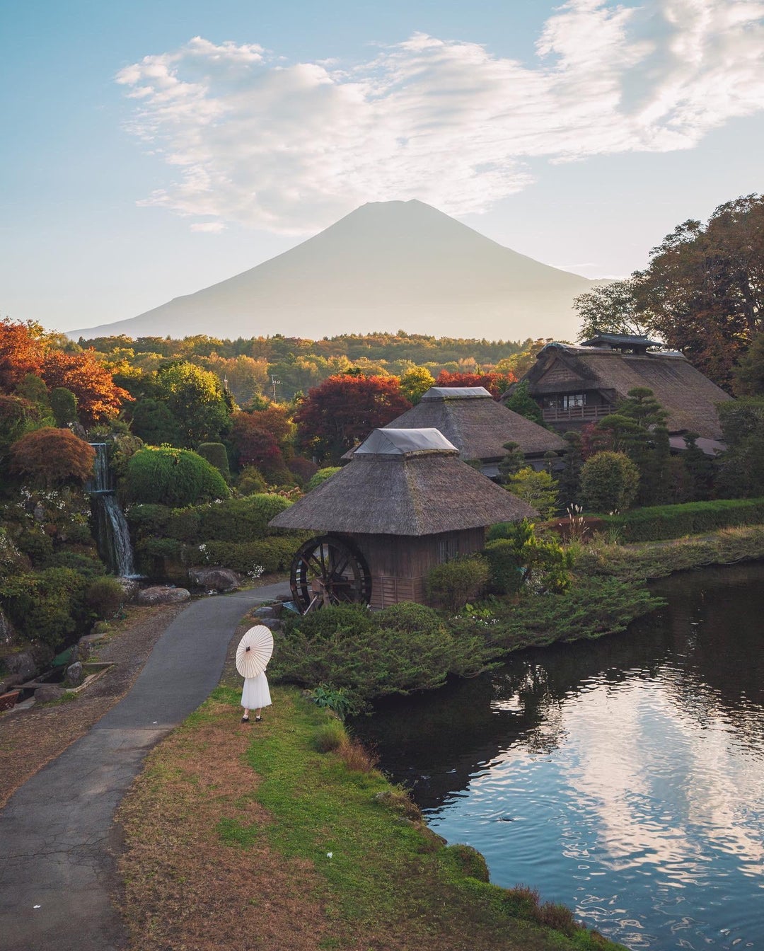 Oshino Hakkai in autumn by @yurin_injapan - Alo Japan All About Japan