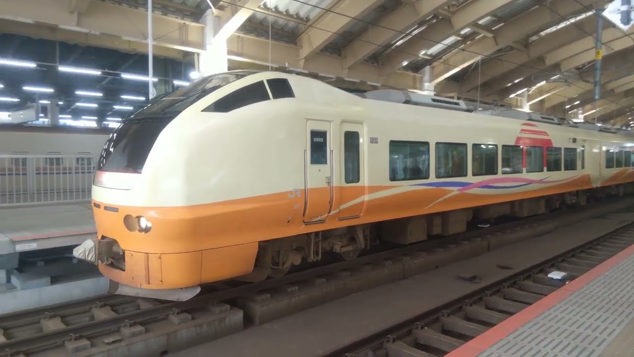 【新潟駅】特急いなほ5号の発車（JR東日本E653系電車）日本海に沈む夕日と稲穂をイメージした美しい車体（新潟県旅行）JR EAST ...