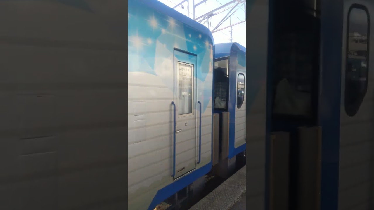 小海線の観光列車 HIGH RAIL 1375（ハイレール イチサンナナゴ。JR東日本キハ100系・110系気動車）小諸駅に入線（長野県旅行 ...