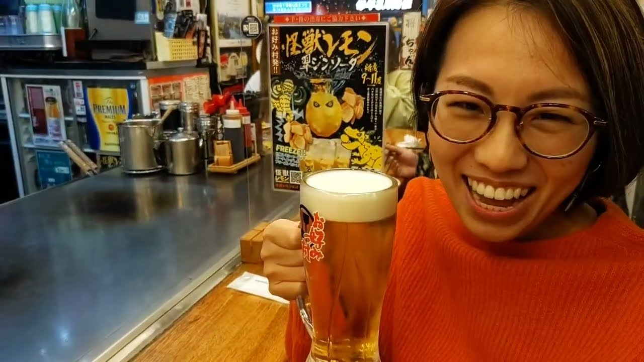 (live) Hiroshima's Signature Food Okonomiyaki at Famous Okonomimura ...