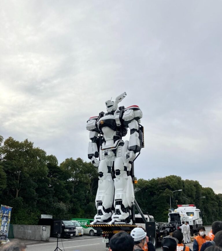1:1 animation mobile model on display - Alo Japan All About Japan