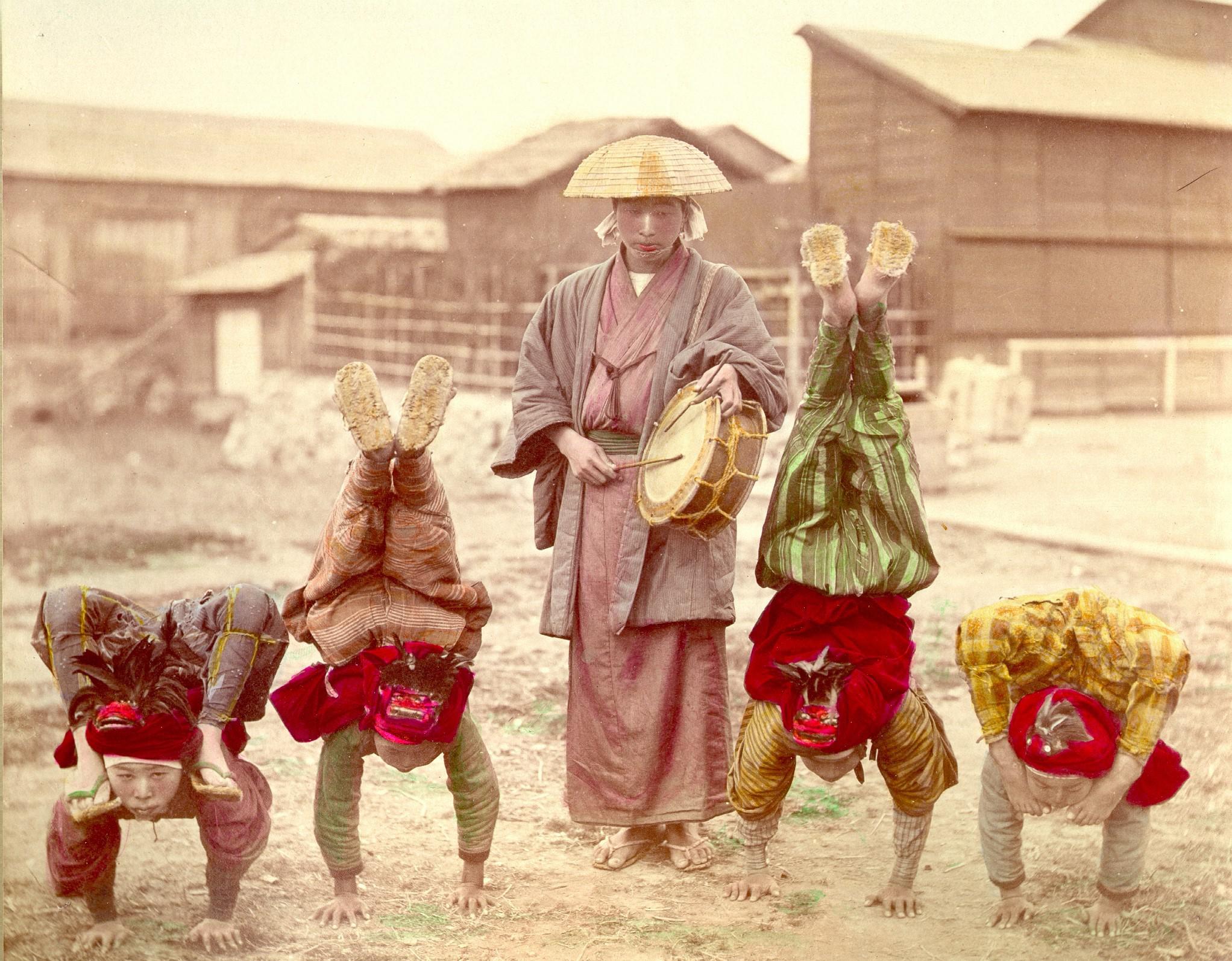 Acrobats in Japan, around 1900 - Alo Japan All About Japan