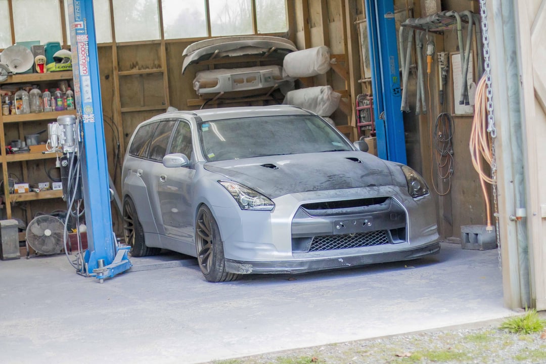 Making progress on the widebody GTR Wagon. Finally at the primer stage ...