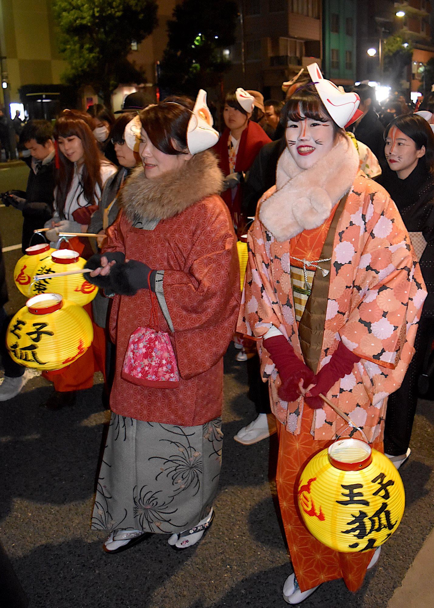 Kimono-clad Fox People at Oji's New Year Kitsune Gyoretsu - Oji Shrine ...