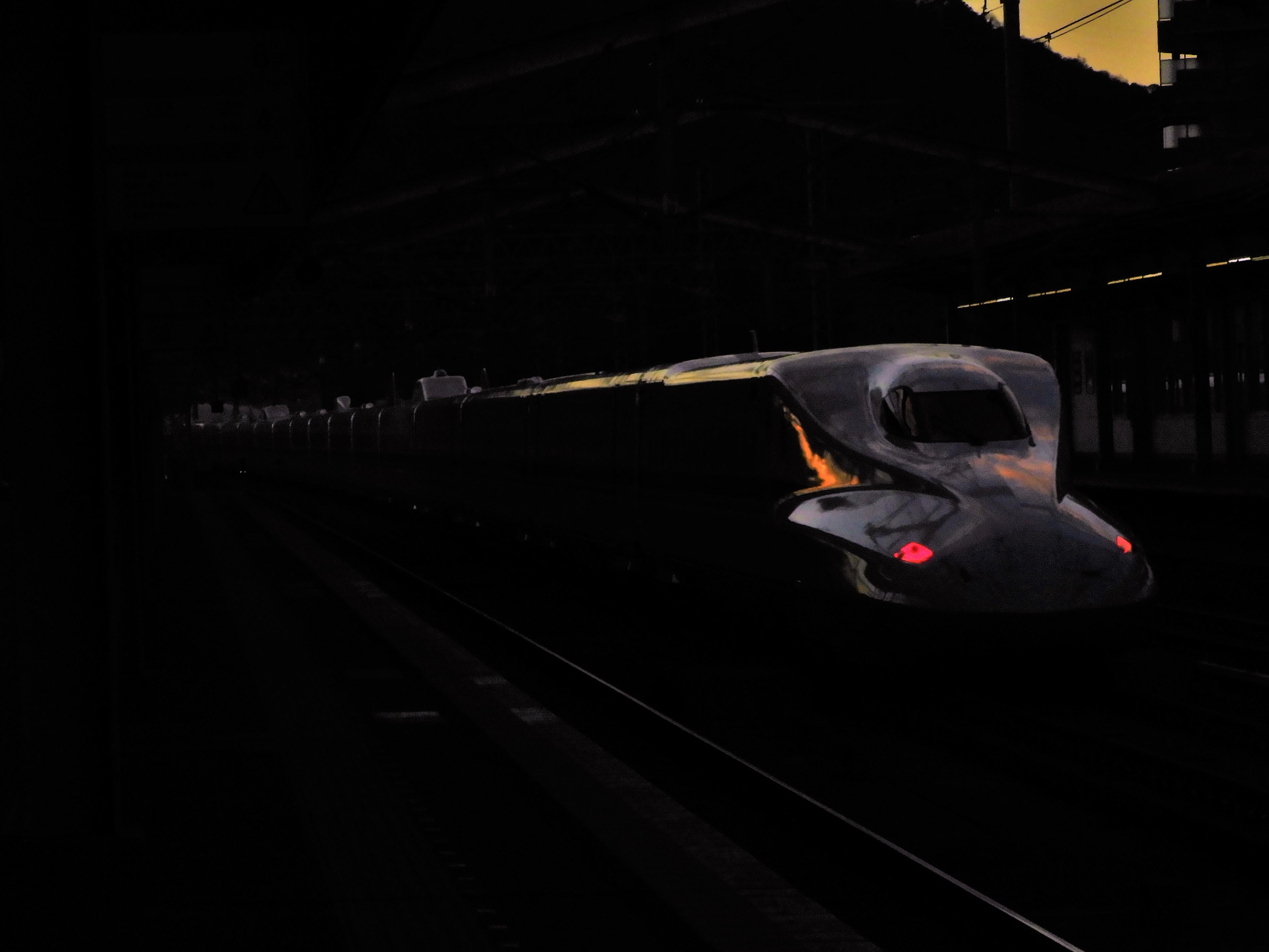 The Sanyo Shinkansen passing through Mihara Station - Alo Japan