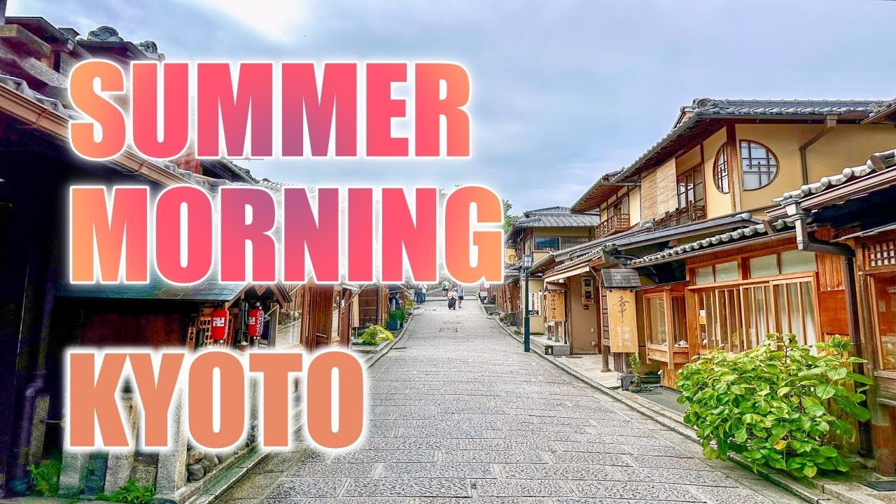 One summer day in Kyoto, morning stroll in tourist attractions ...