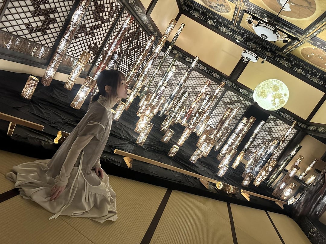 Akari Kito and Reina Ueda at the 100 steps stairs at Gajoen - Alo Japan ...