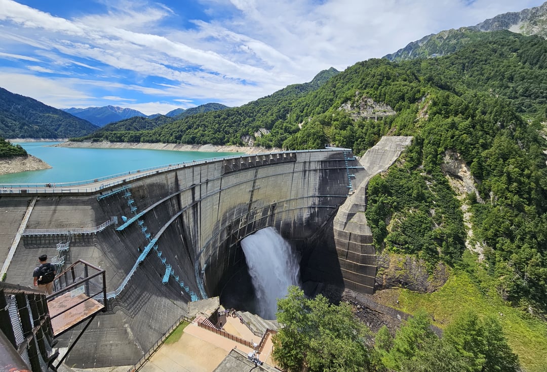 Kurobe Dam - Japan's tallest dam at the foot of Hida Mountains - Alo ...