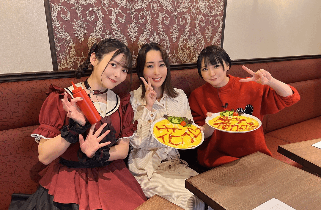Uesaka Sumire, Hikasa Youko, and Izawa Shiori from Tsukue no Ice ga ...