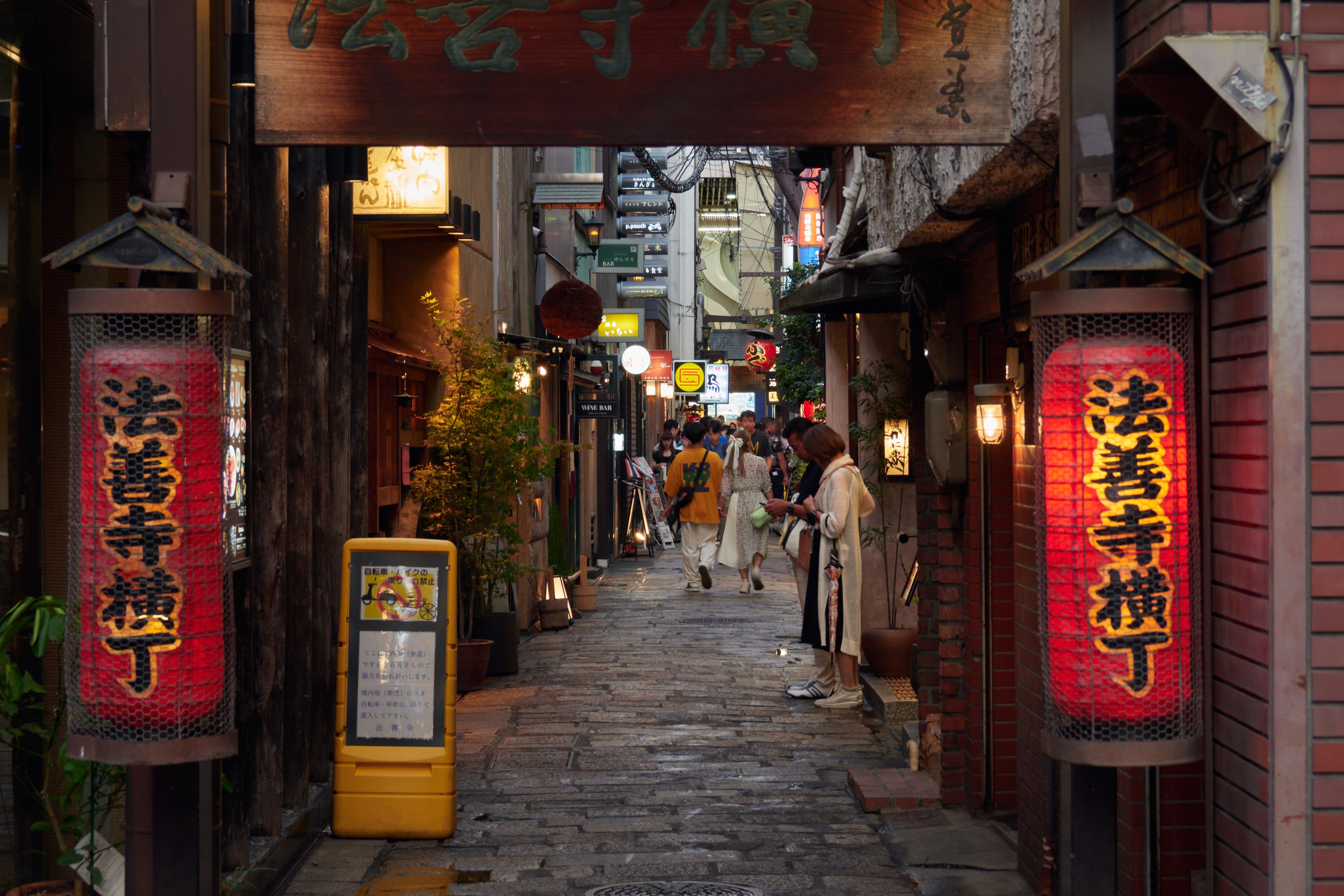 Hozenji Yokocho, Osaka's prettiest alley - Alo Japan