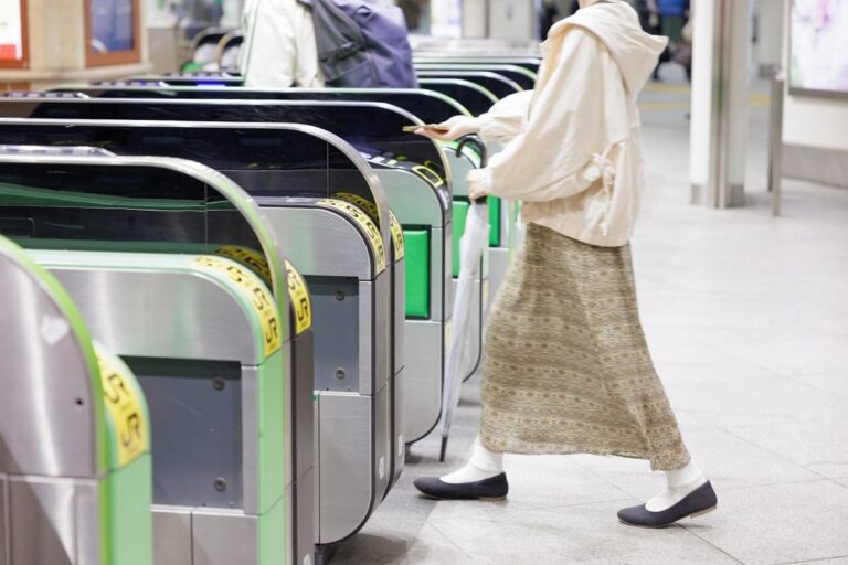 Goodbye Train Gates? New Suica Promises Gate-Free Travel in Japan - Alo ...