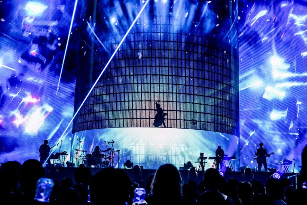 Live Report | J-pop Star Ado Hides Her Face but Bares Her Soul at Tokyo ...